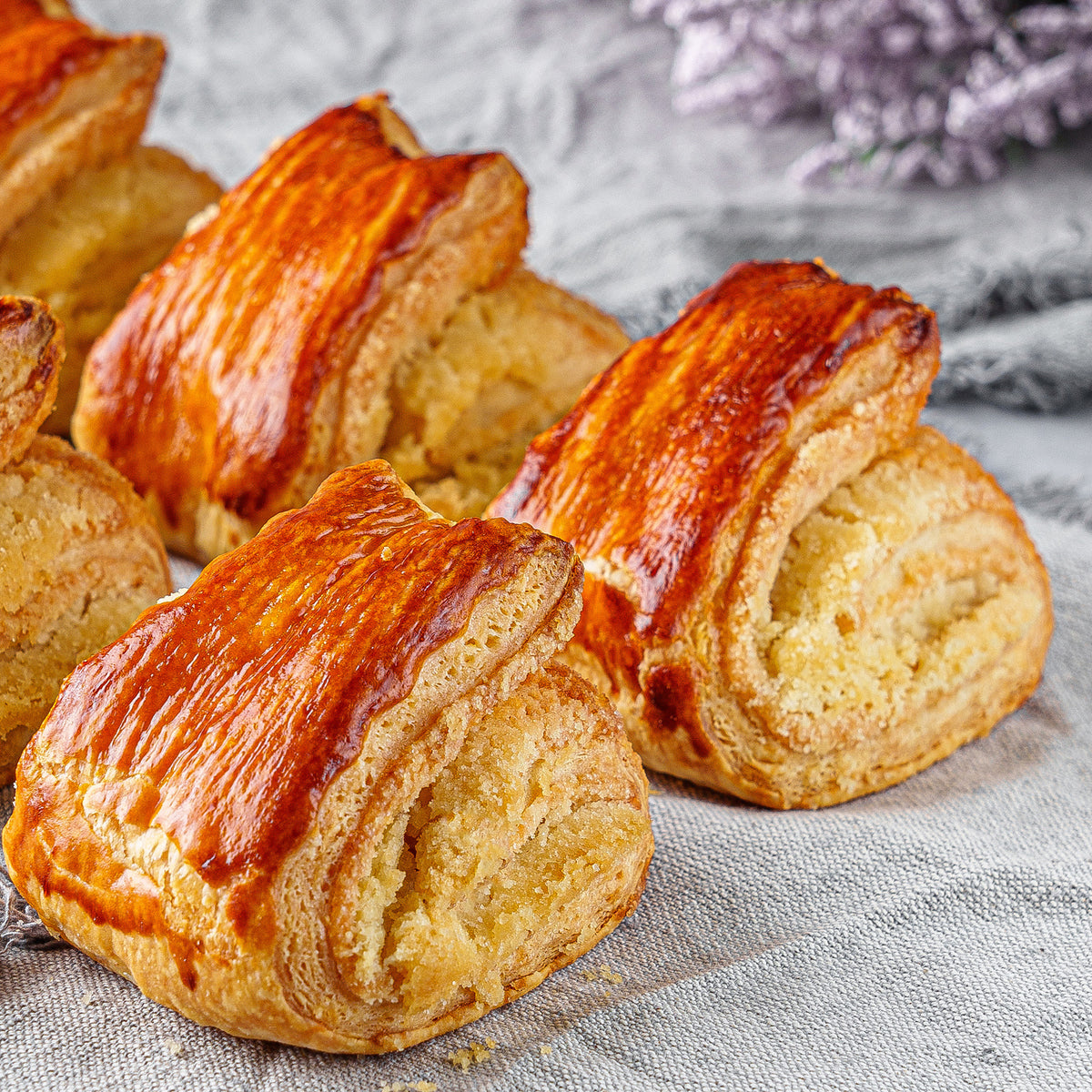 Art's Bakery Glendale | Large Puff Nazook (Gata) (PER POUND)